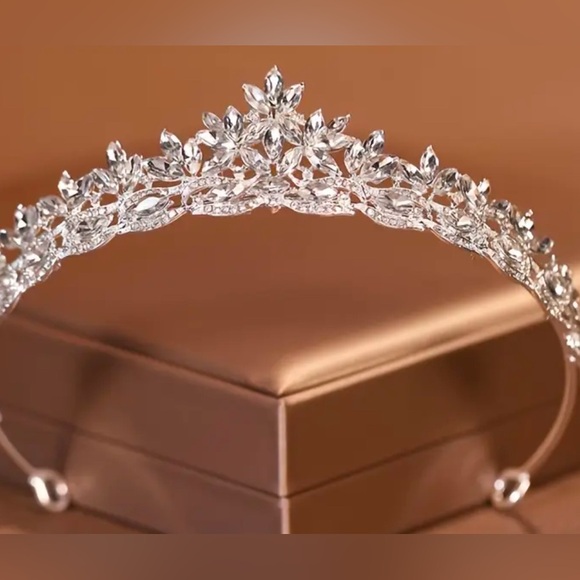 Accessories | Silver Rhinestone Tiara | Poshmark